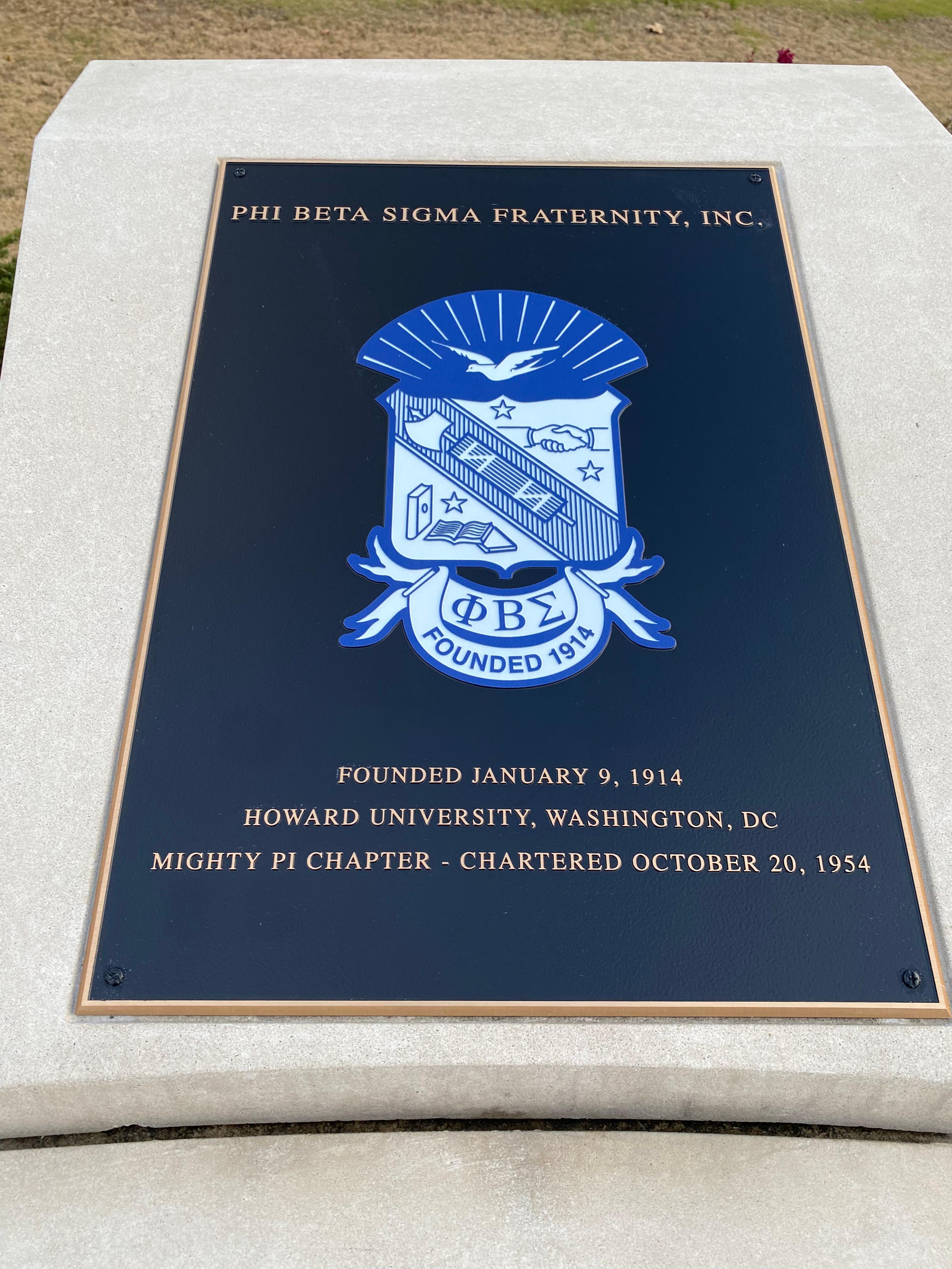 Your Expert Guide: Precision Plaques and Cast Plaques. What’s the difference?